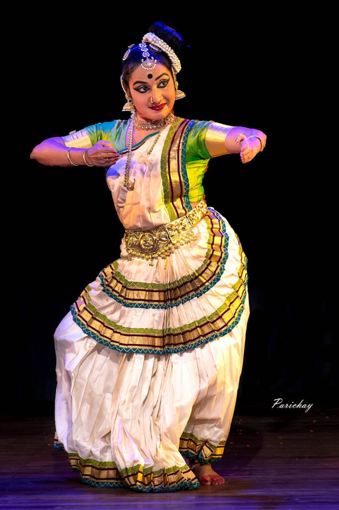 MOHINIYATTAM DANCE - Clickstory